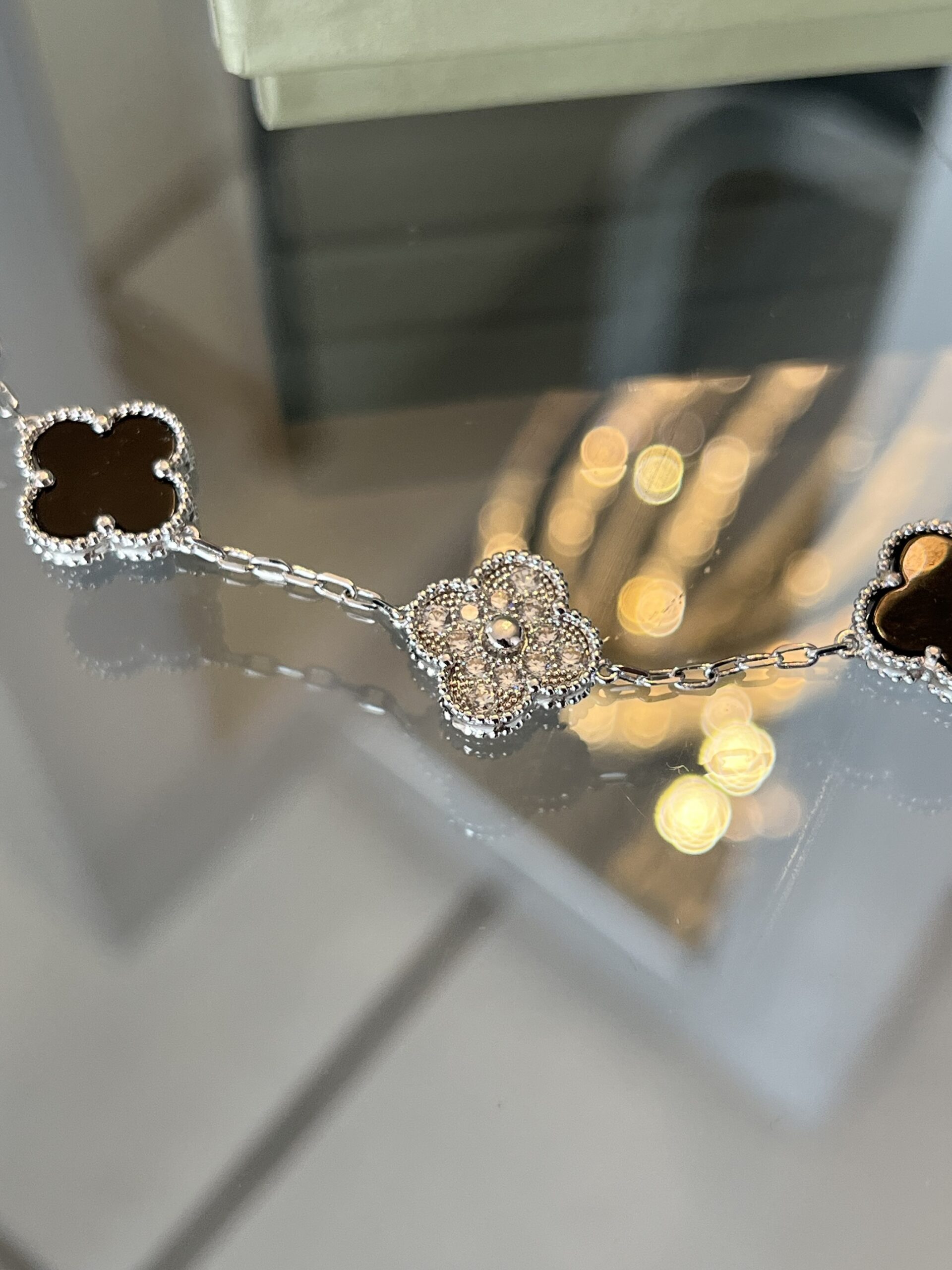VAN CLEEF – Exclusive Brands